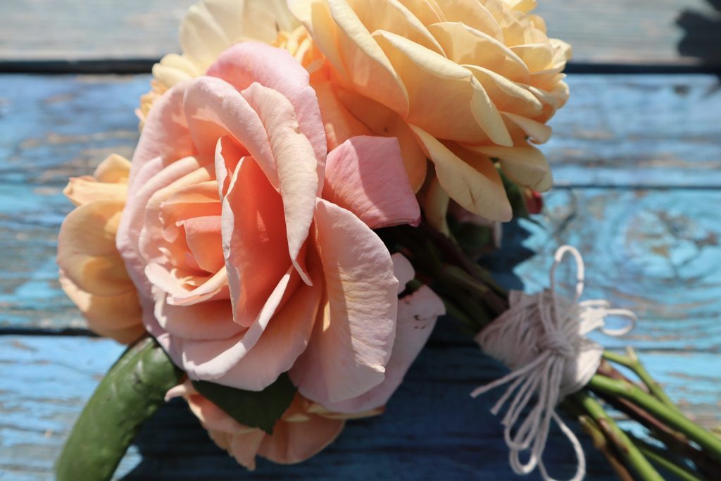 Live: How to Create a Simple Rose Bouquet