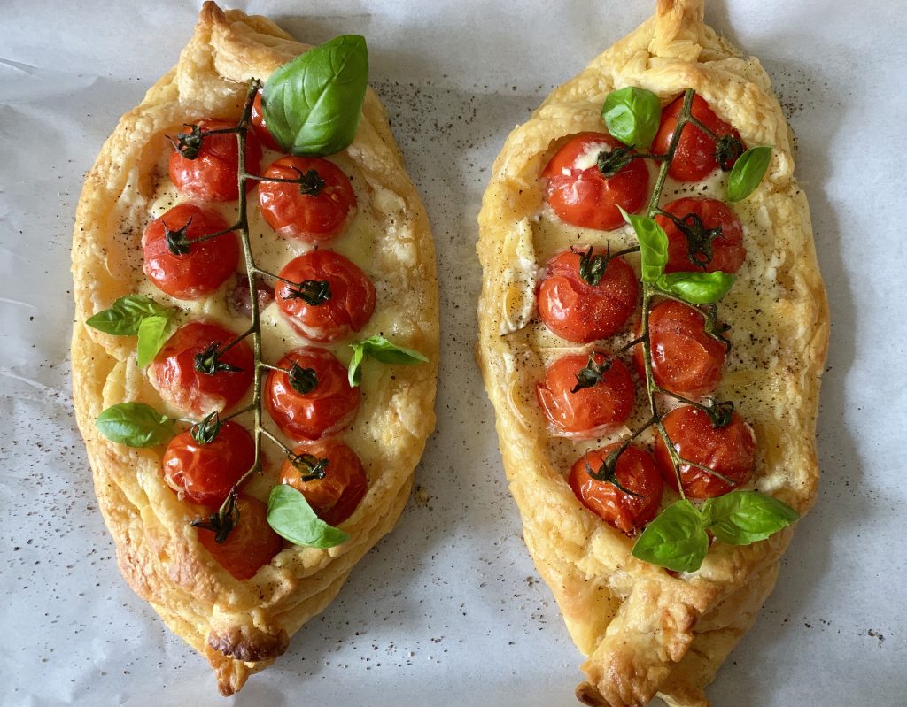 Eat: Cheesy Salami and Tomato Pastry Boats